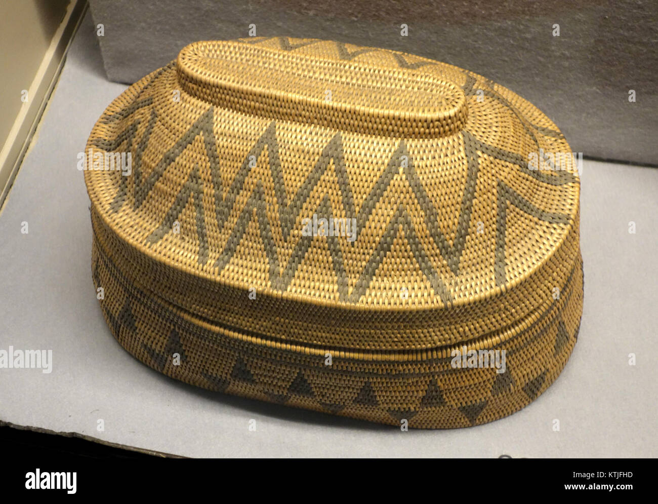 Basket Kongo Royal Museum for Central Africa DSC05812 Stock Photo - Alamy