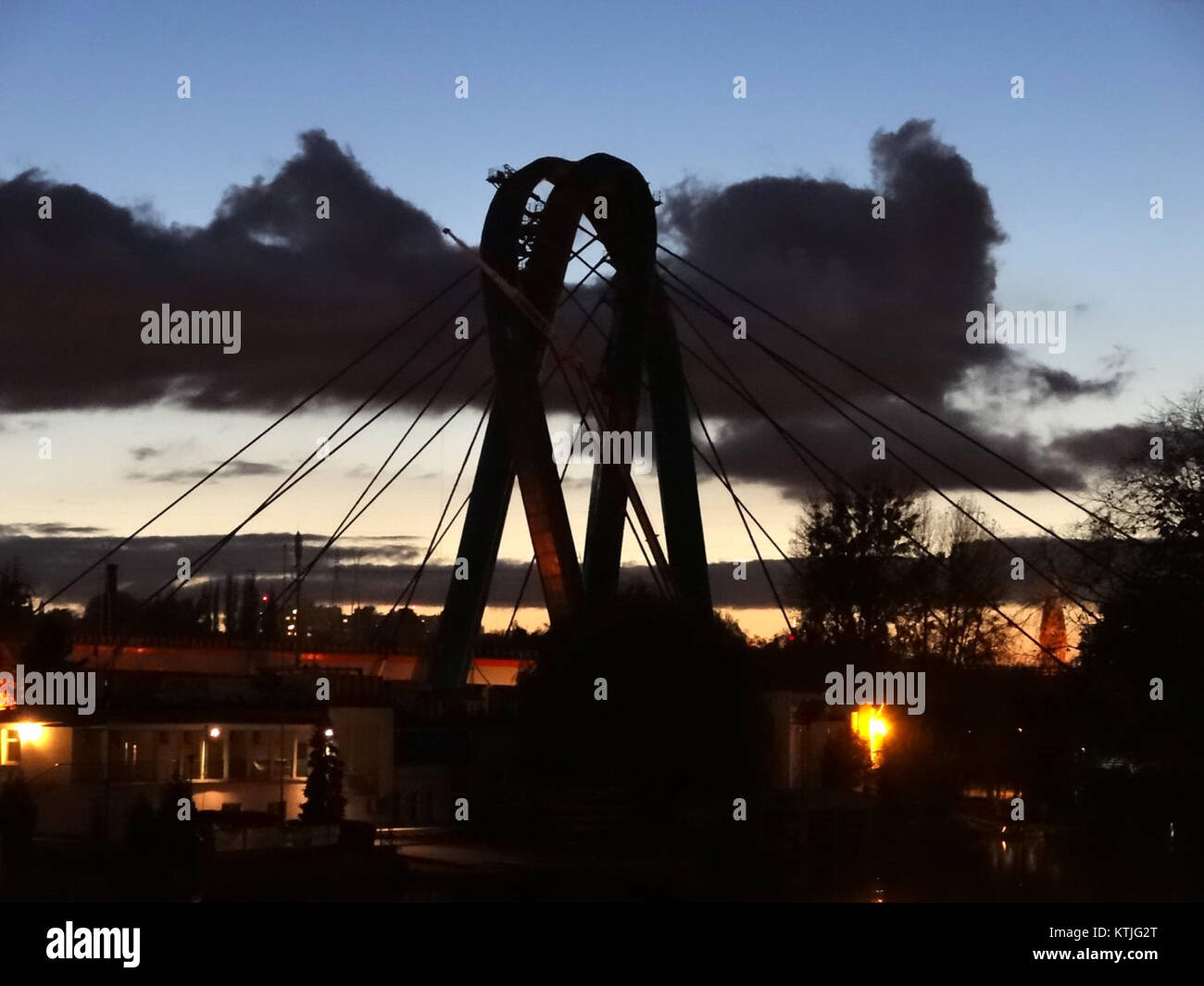 Bdg pylonTU noc 1 10 2013 refers to a specific structural element, a ...