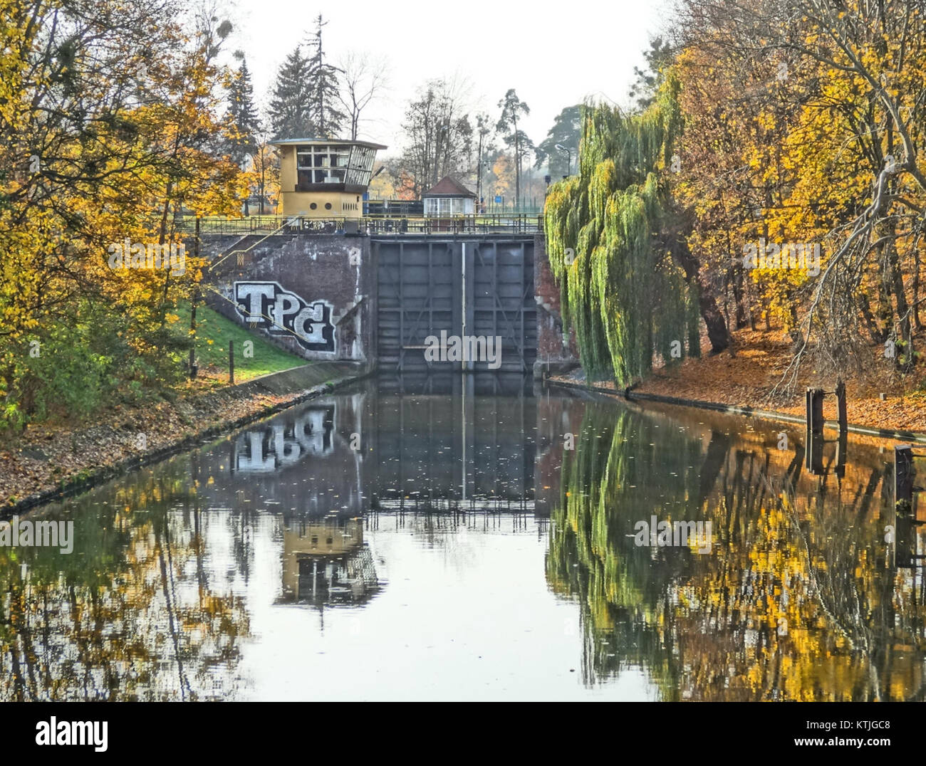 Sluice gate keeper hi-res stock photography and images - Alamy
