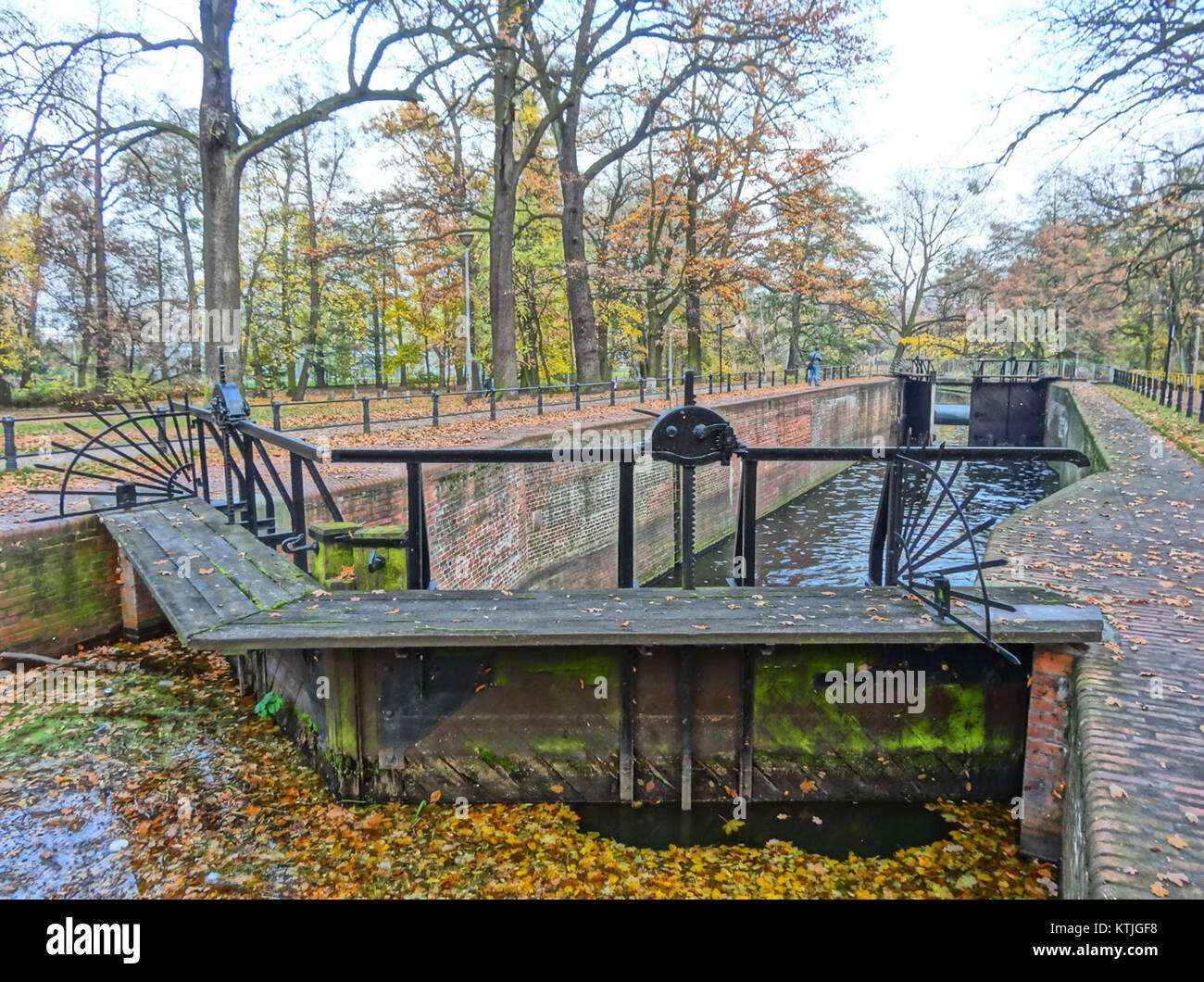This image depicts the sluice gate V A 7, taken in 2013, which is part ...