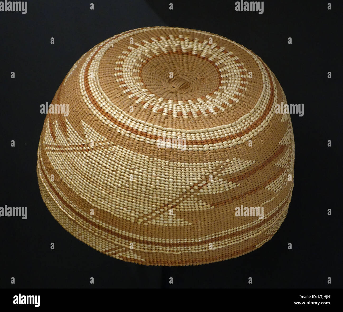 Yurok hi-res stock photography and images - Alamy