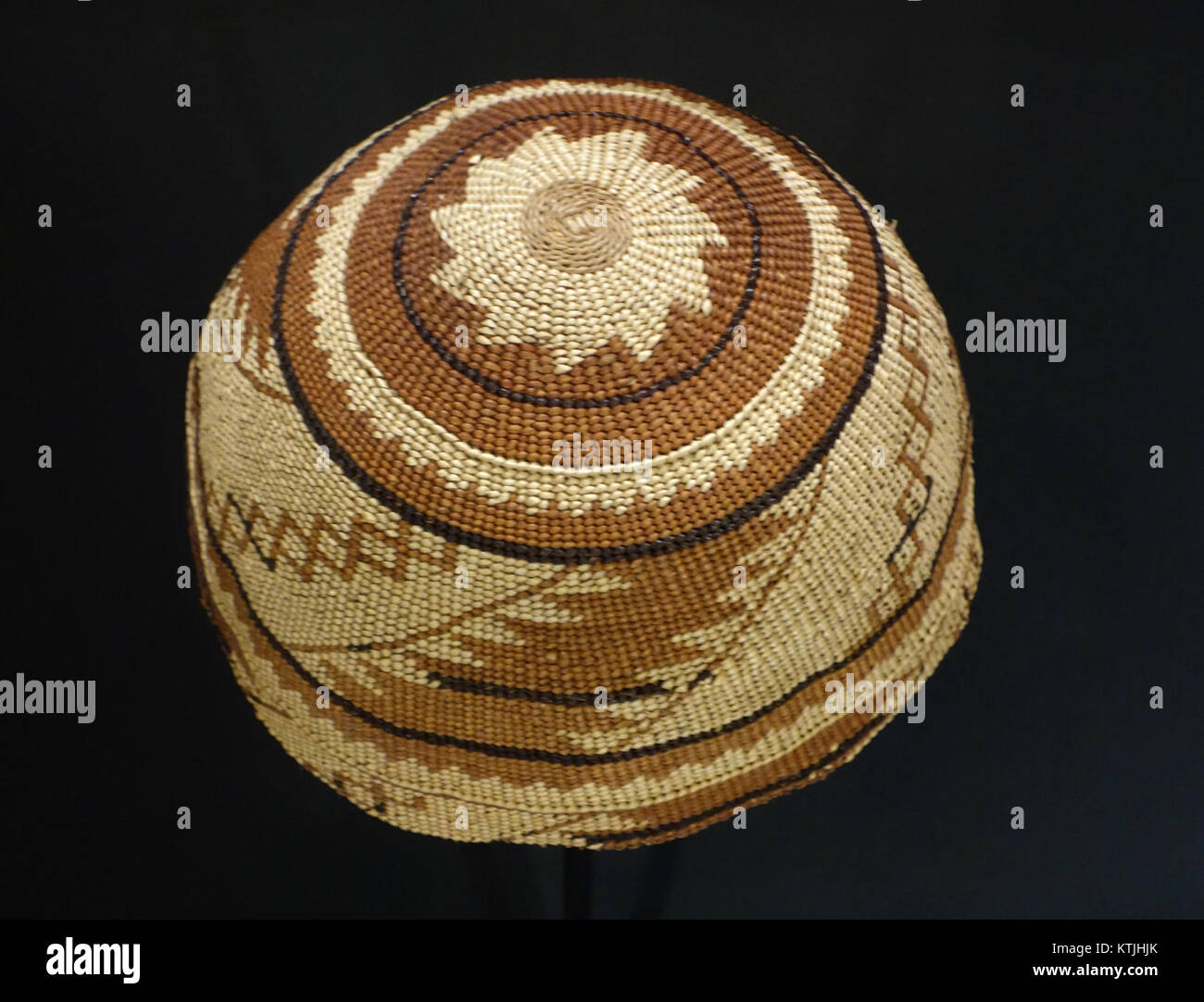 Karuk culture hi-res stock photography and images - Alamy