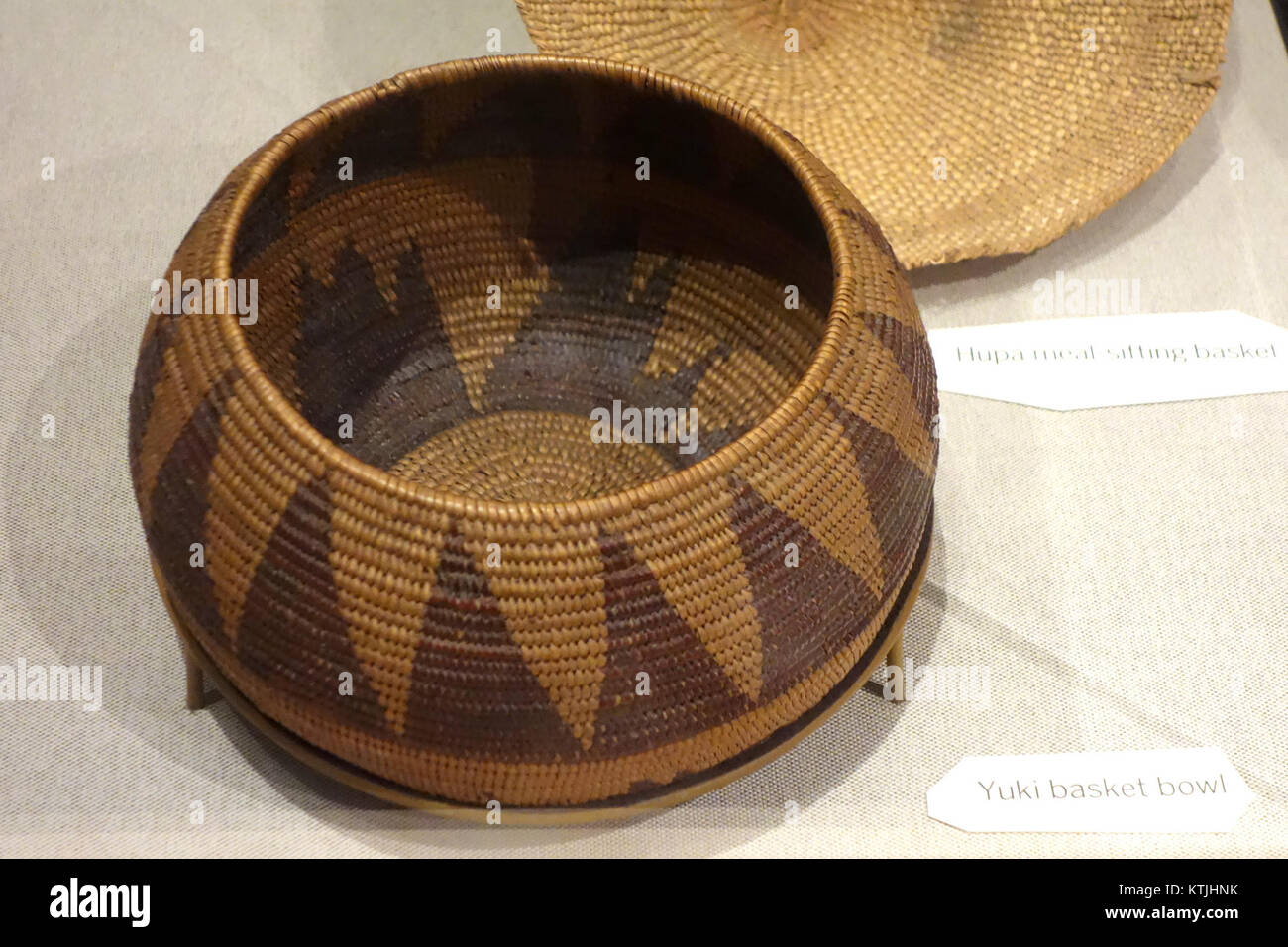 This image showcases a traditional Yuki Native American basket bowl ...