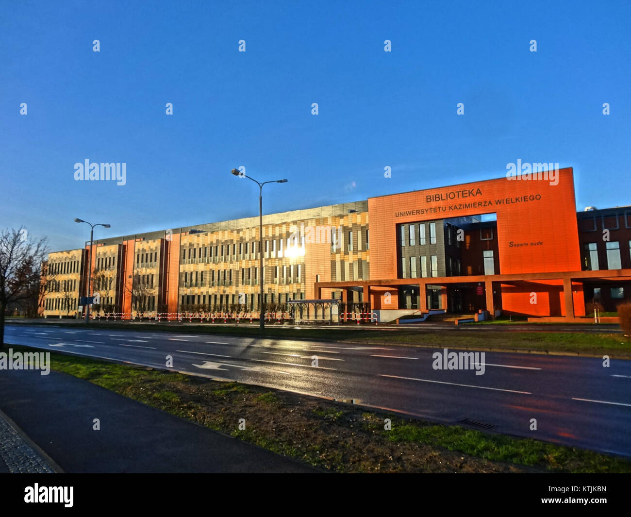 A building labeled UKWbibl 5, with a reference to 2014. This may ...