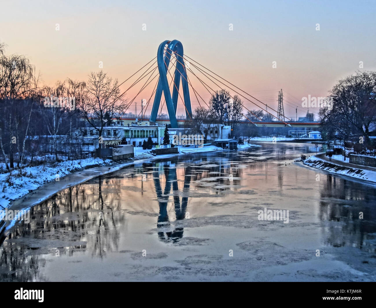 The Bdg pylonTU SL4, registered in 2014, is a significant structure ...