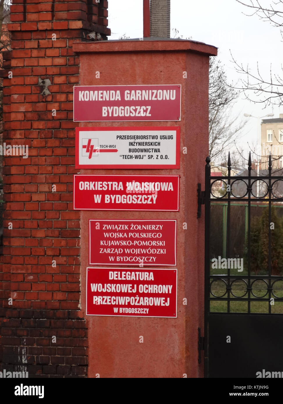 Building shown part military hi-res stock photography and images - Alamy