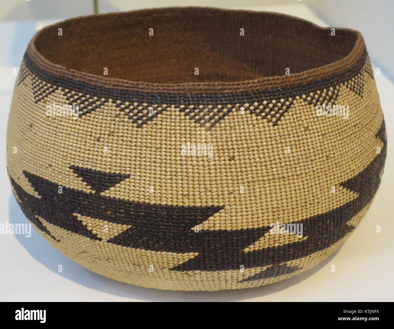 Yurok hi-res stock photography and images - Alamy