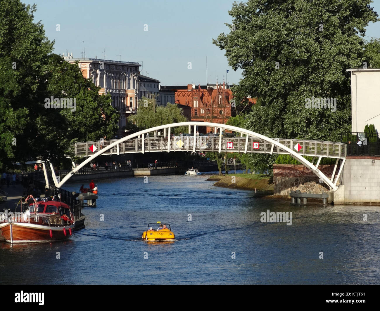 Lovebridge hi-res stock photography and images - Alamy