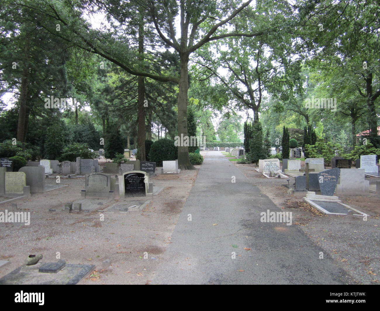 Begraafplaats Voorthuizen is a cemetery located in Voorthuizen ...