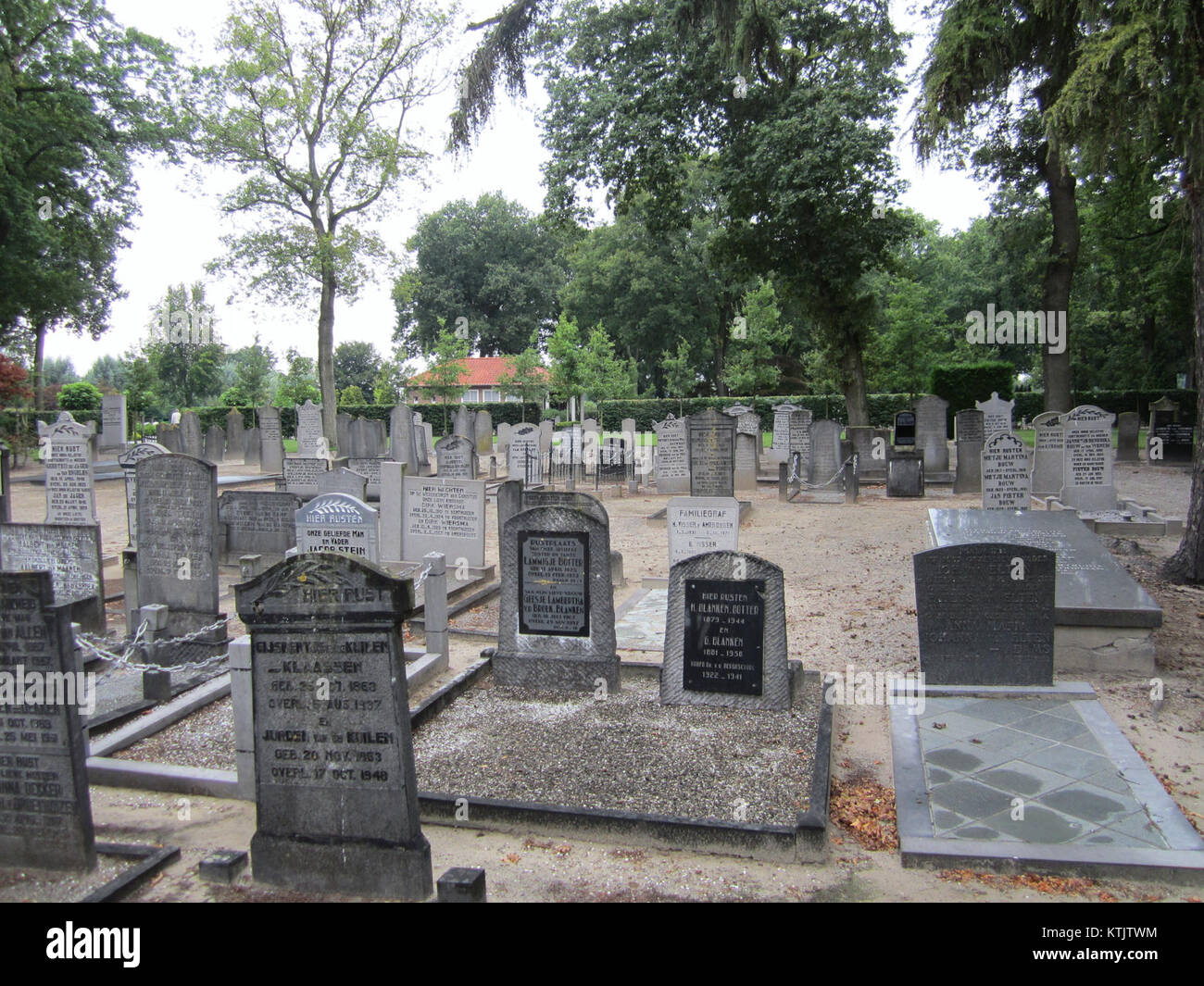 Begraafplaats Voorthuizen is a cemetery located in the Netherlands ...