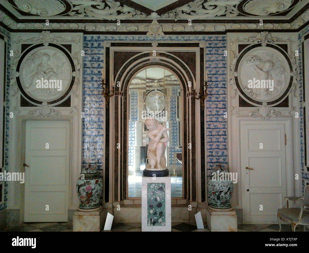 Bathing Room of the Palace on the Water 01 Stock Photo - Alamy