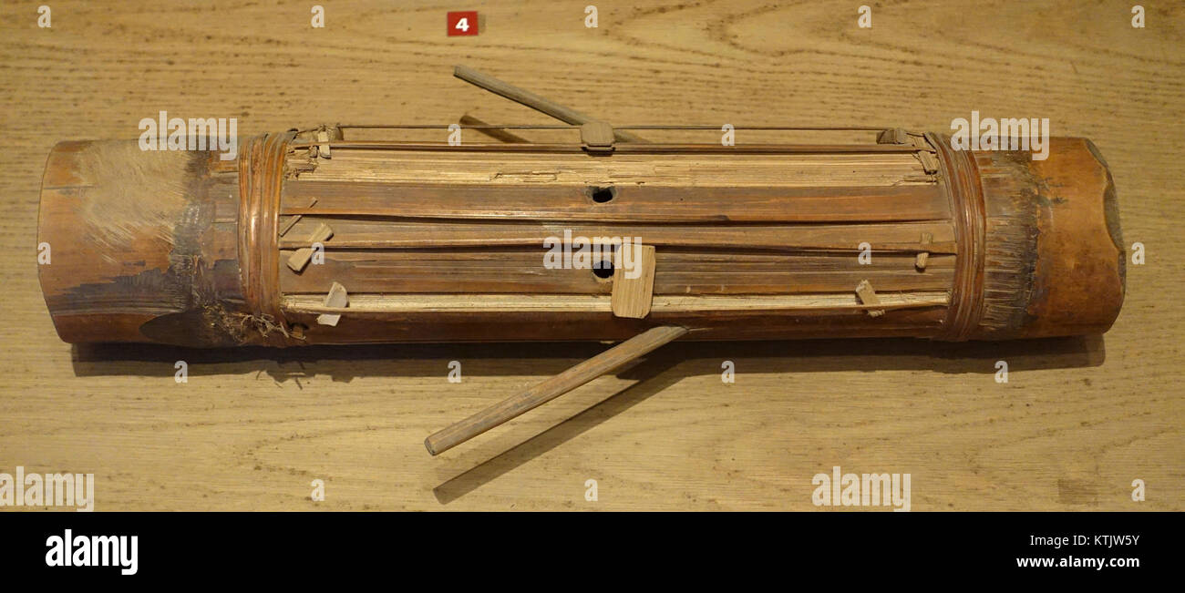 Zither instrument hi-res stock photography and images - Alamy