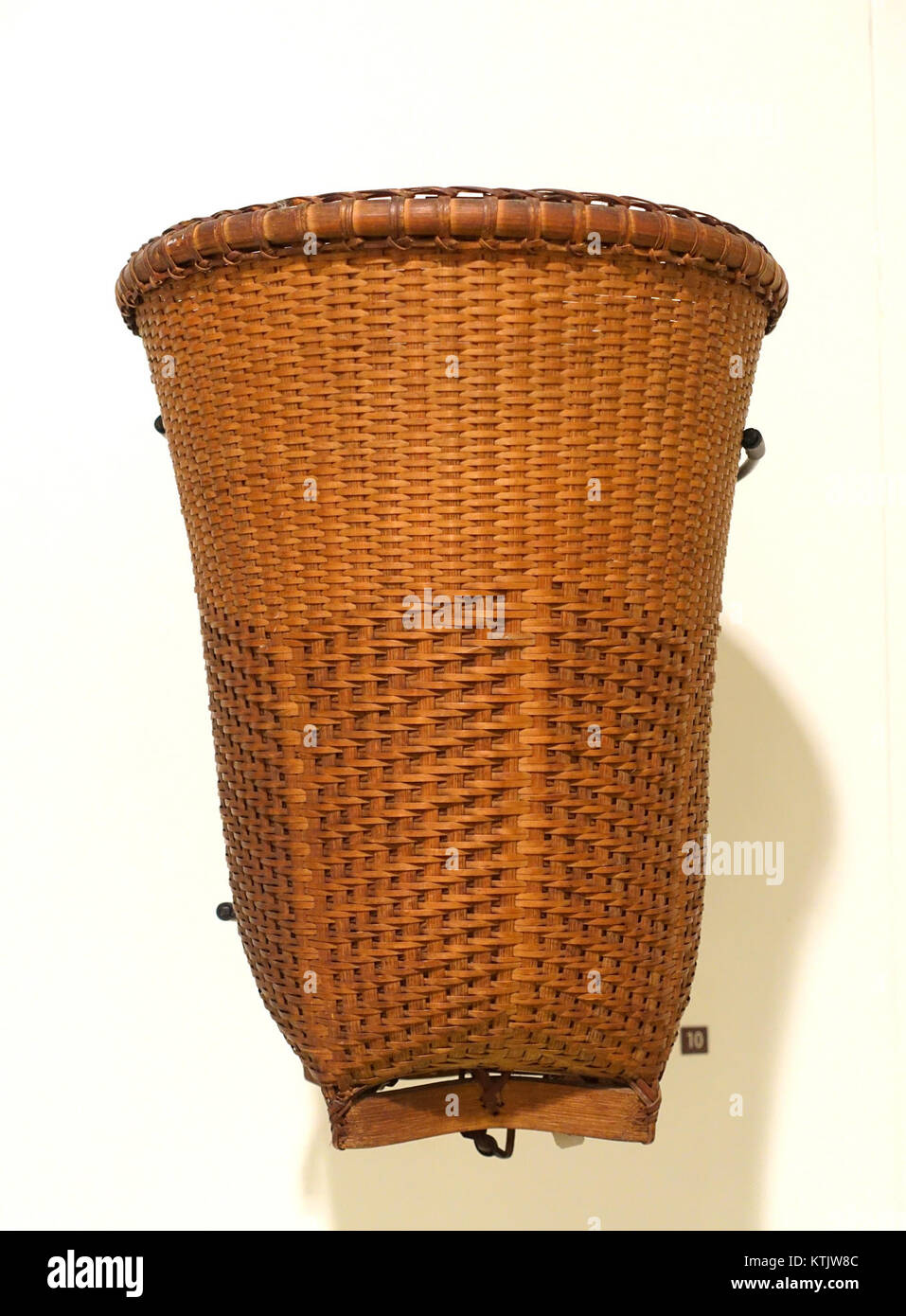 Basket with straps, Cho ro, Dong Nai Vietnamese Women's Museum Hanoi ...
