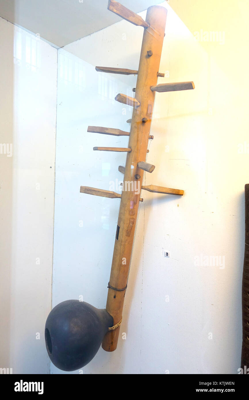 Ban day (musical instrument), Khmer people, gourd and wood Museum of ...