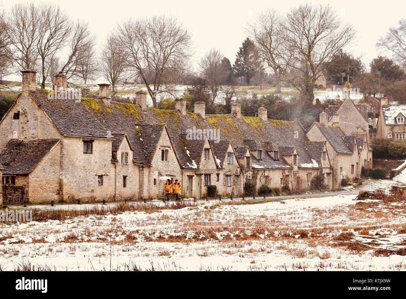 Cotswolds bibury winter snow hi-res stock photography and images - Alamy