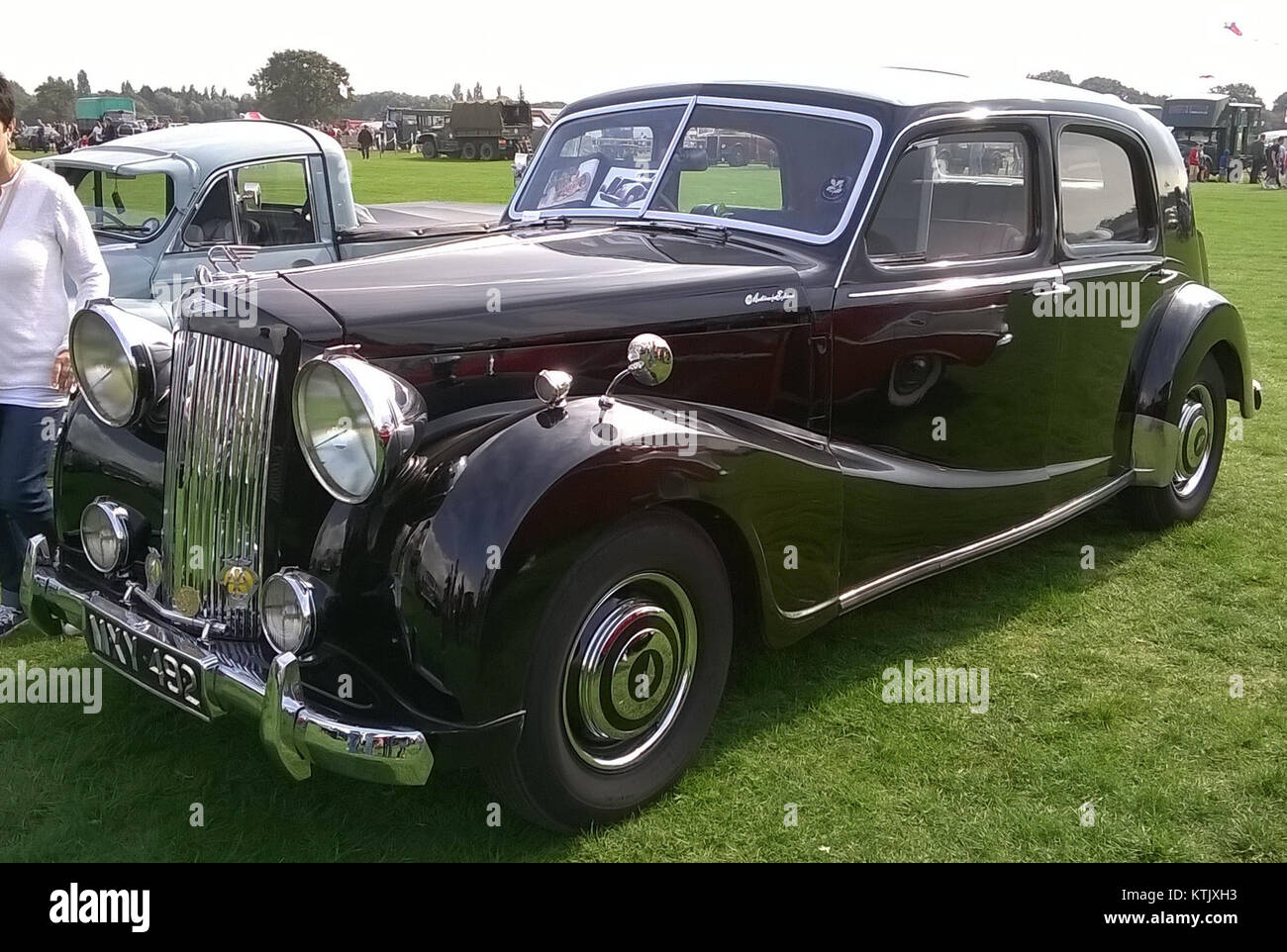 This photograph of Austin captures the dynamic and vibrant atmosphere ...