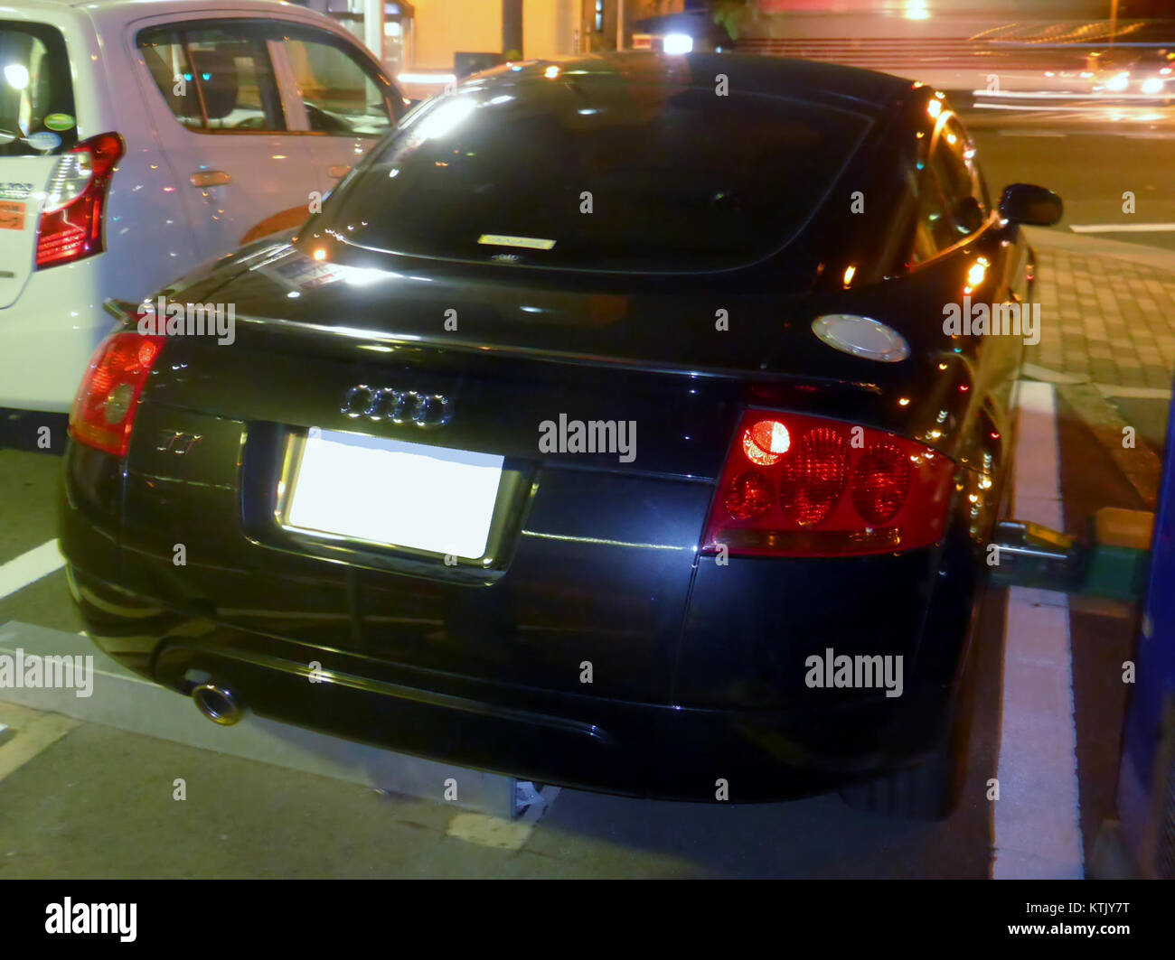 Audi night hi-res stock photography and images - Alamy