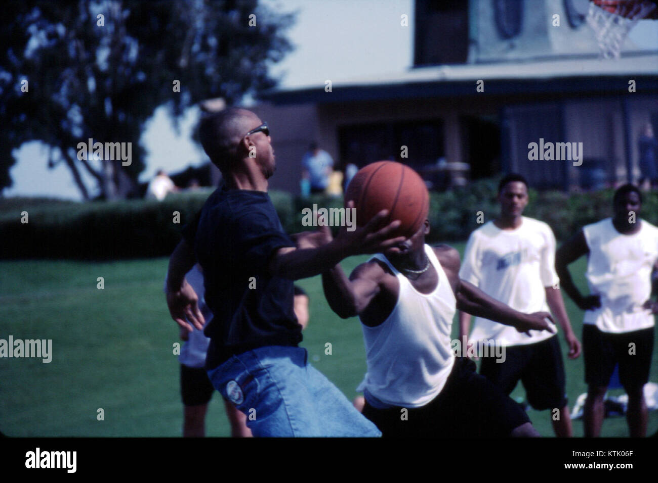 Friendly basketball games hi-res stock photography and images - Alamy