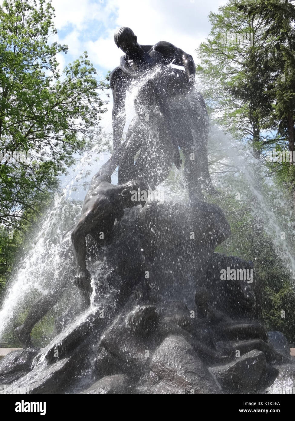 Bdg FontannaPotop, captured in May 2015, shows a fountain structure. It ...
