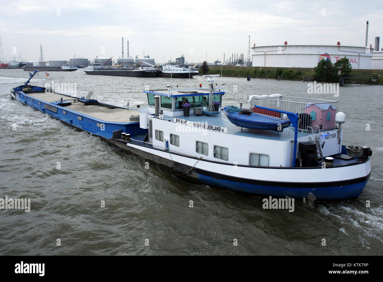 This image shows the Bas Anne ENI 02311926, a vessel at the Port of ...