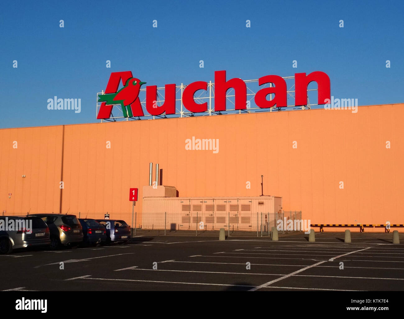 Supermarket management 2 hi-res stock photography and images - Alamy