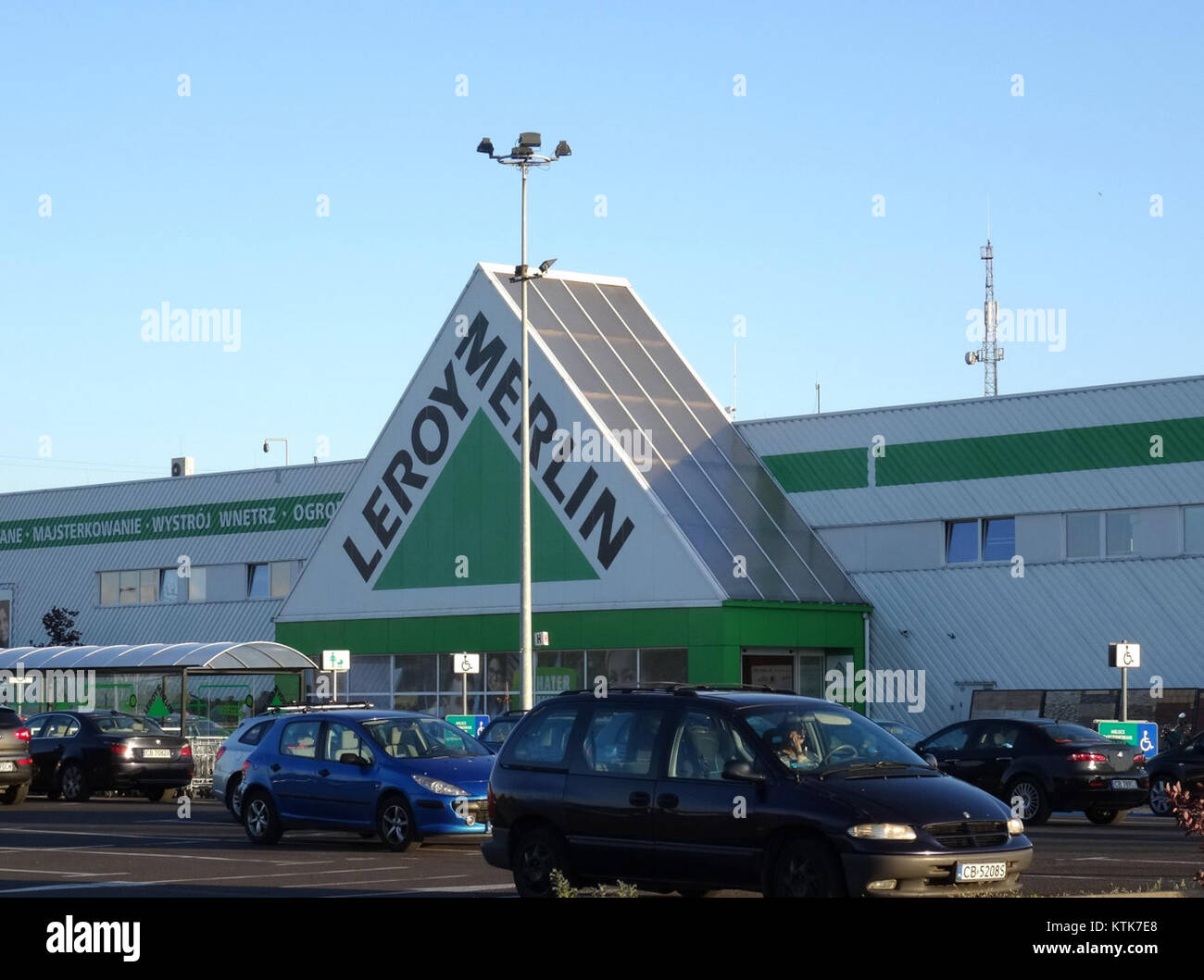 Photograph of the Leroy Merlin building taken in 2015, showcasing the ...