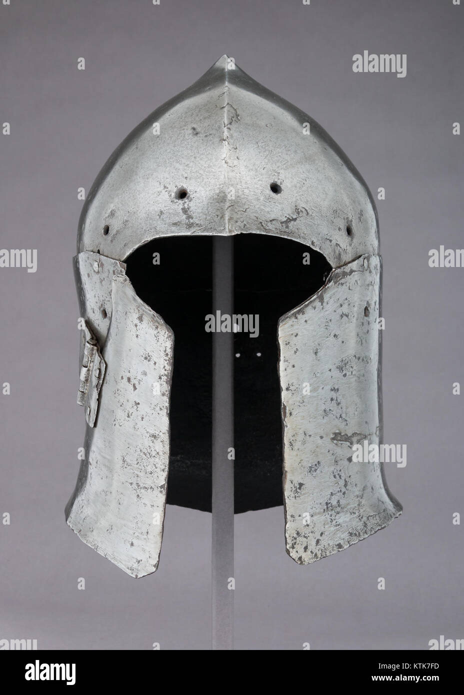 A bascinet is a type of medieval helmet commonly worn during the 14th ...