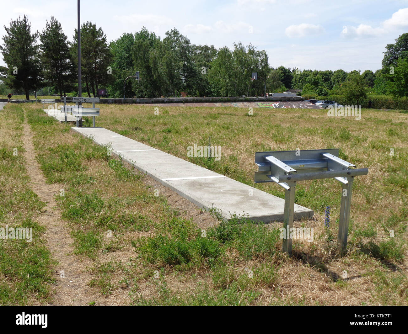 This historical photo from Berlin shows an example of concrete evidence ...