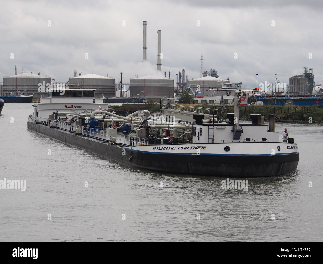 The Atlantic Partner is a vessel operating at the Van Cauwelaertsluis ...