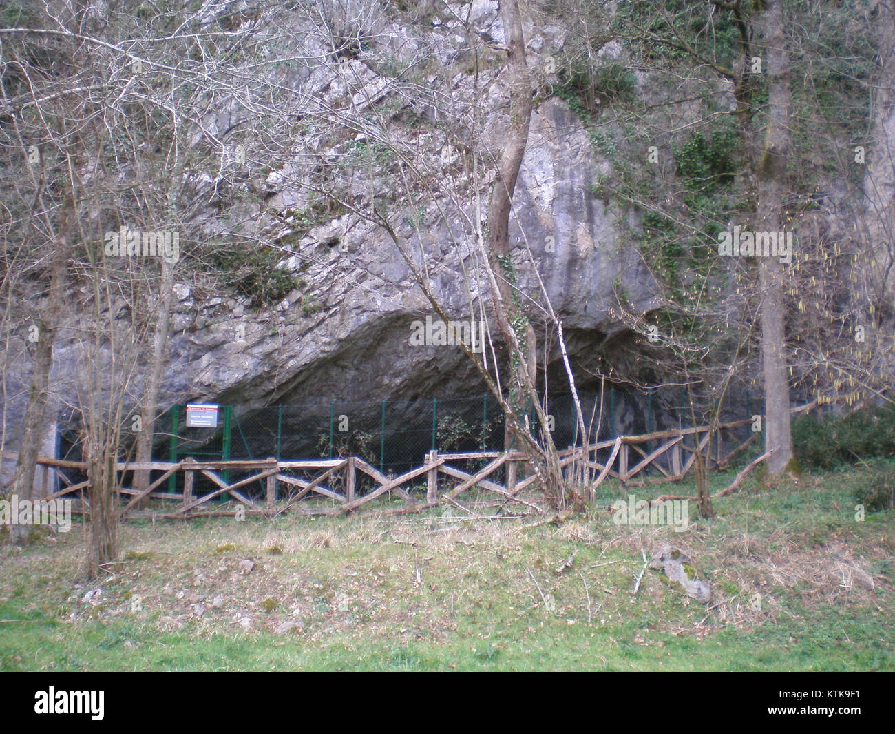 Berroberriko leizea, also known as Berroberri Cave, is a historical ...