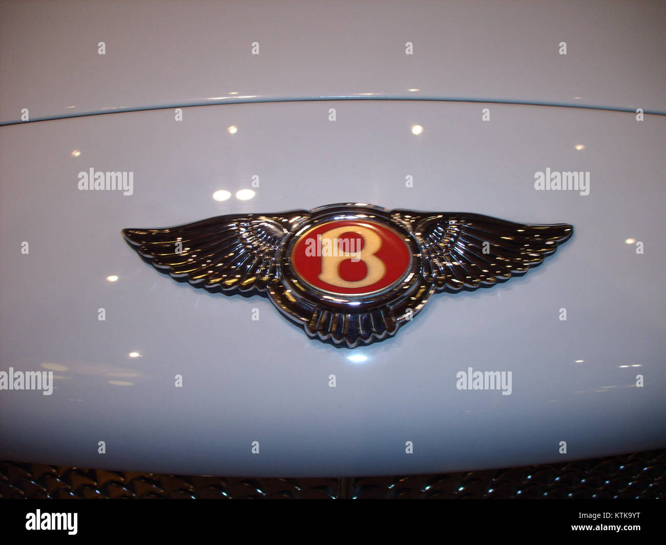 Bentley Hd Logo Bentley Cruised To Record Year In 2021 With Luxury