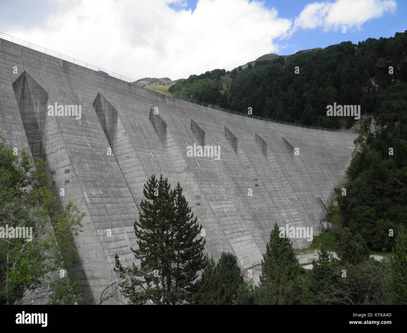 The Barrage du Plan d'Amont is a hydroelectric dam located in France ...
