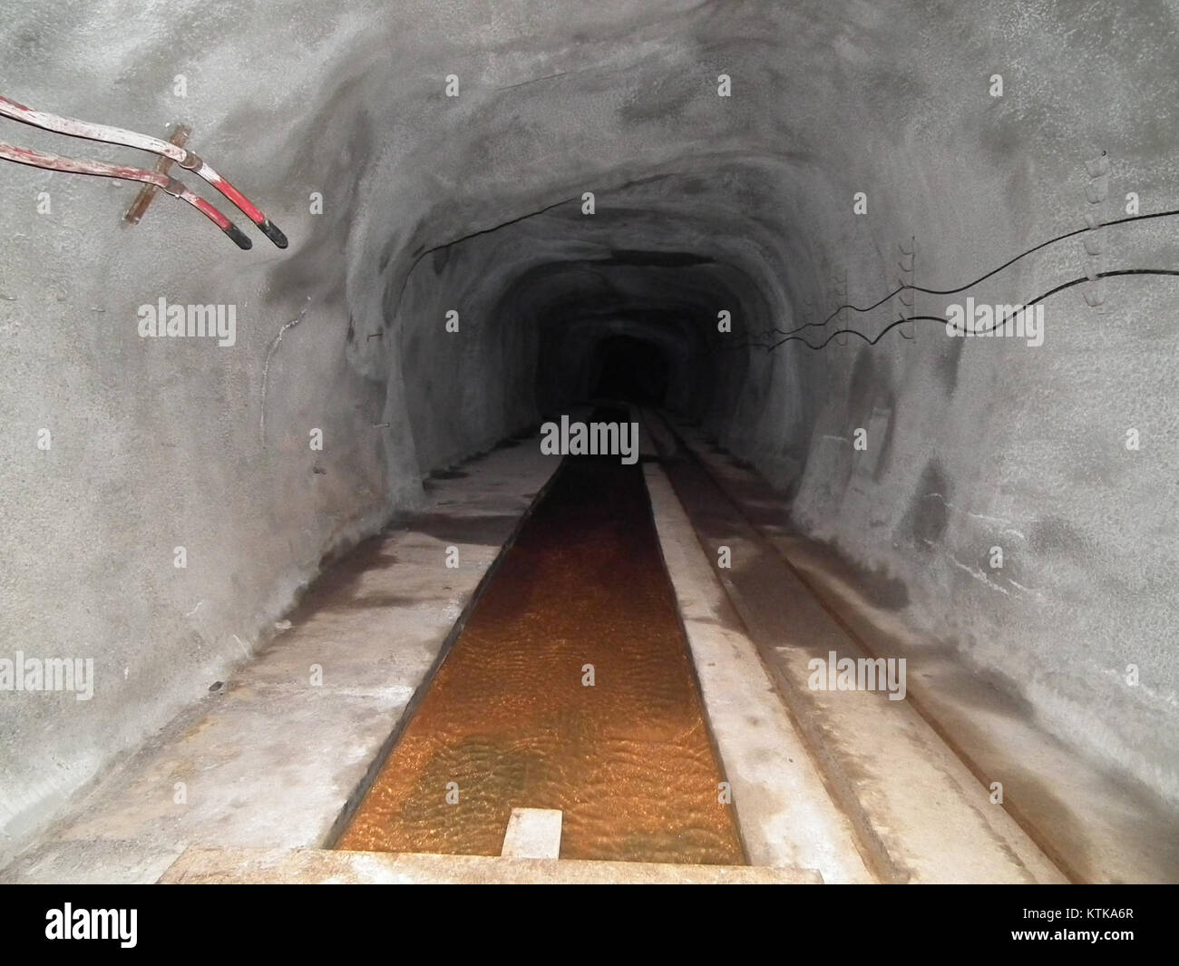 This image documents the inspection of the Wismut mine tunnels, known ...