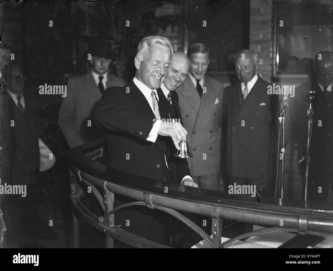 This image shows the Beursbeugel, a bell used in Dutch history, with a ...