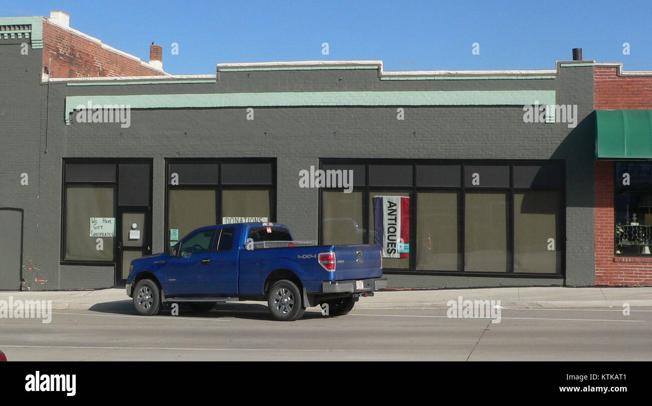 The photograph shows Central Avenue in Auburn, Nebraska, highlighting ...