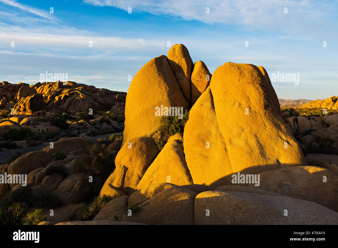 Giant Rocks in the Joshua Tree National Park, Mojave desert, California ...