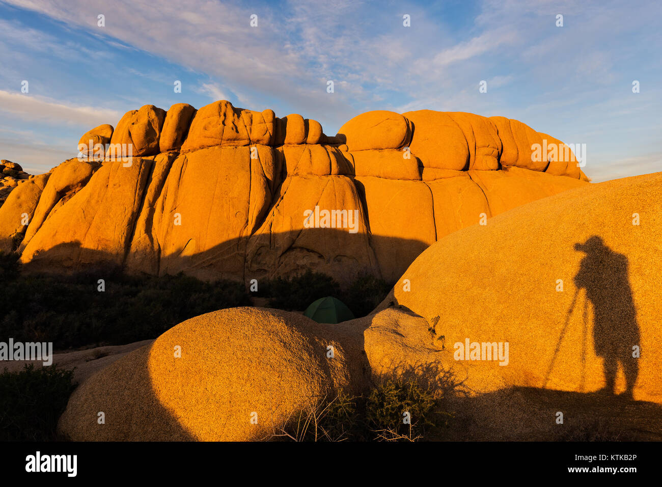 Giant Rocks in the Joshua Tree National Park, Mojave desert, California ...