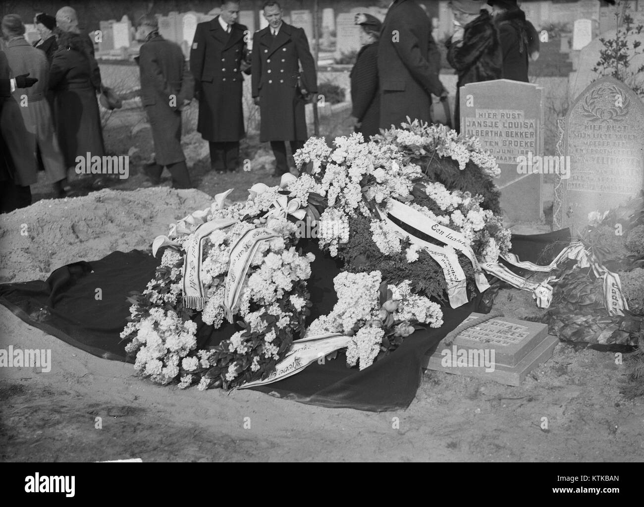 The funeral of G. Smit, a member of the Dutch Marine, is commemorated ...
