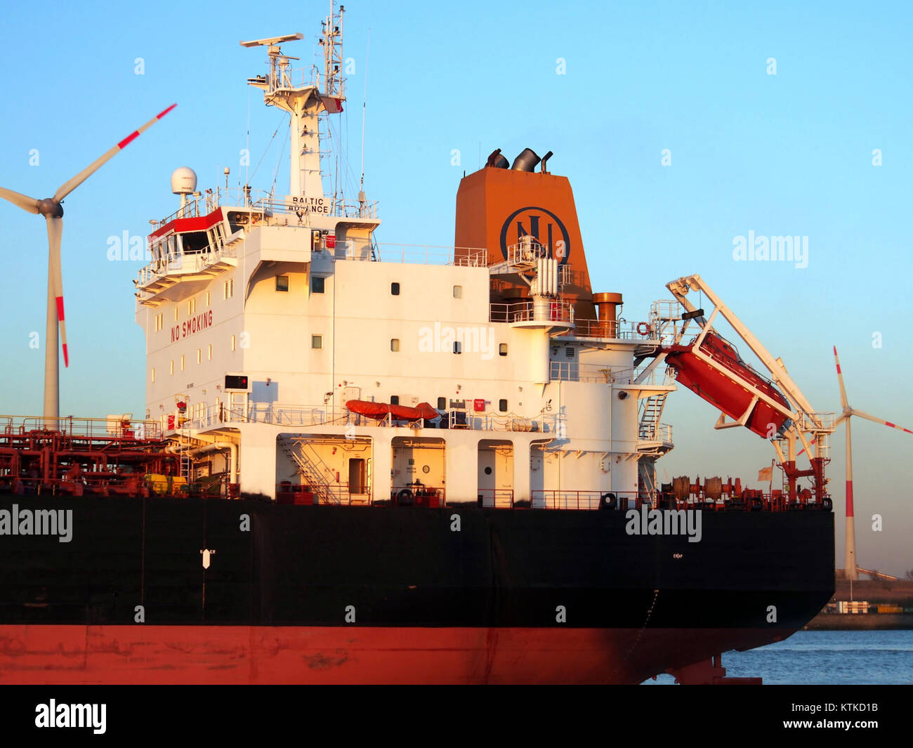 Advance ship hi-res stock photography and images - Alamy