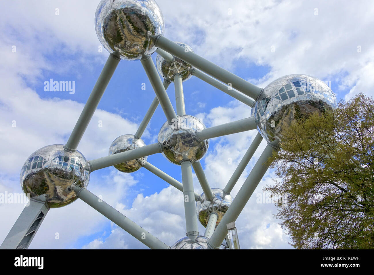 Spherical structure hi-res stock photography and images - Alamy
