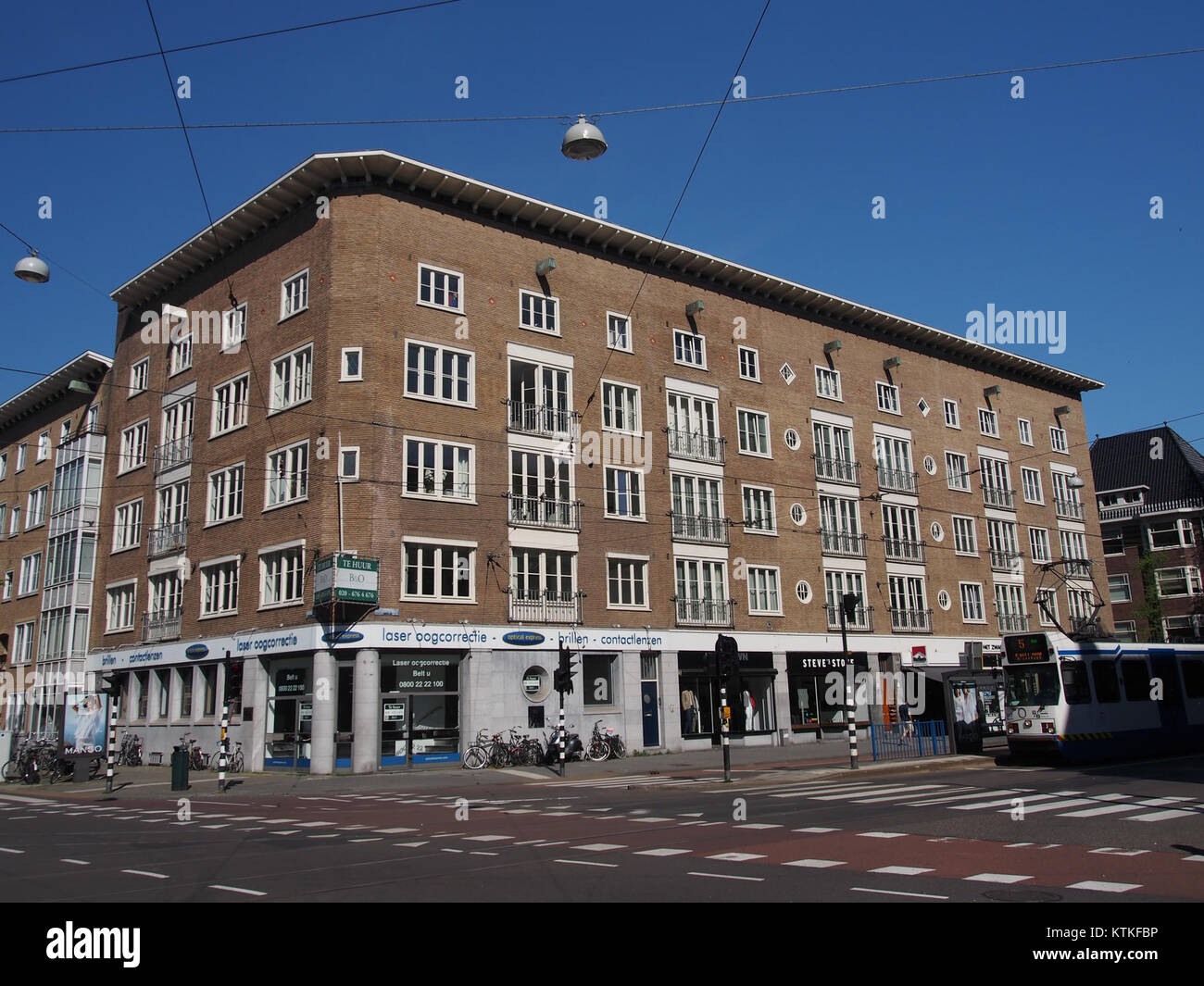 Highlighting buildings streets amsterdam hi-res stock photography and ...
