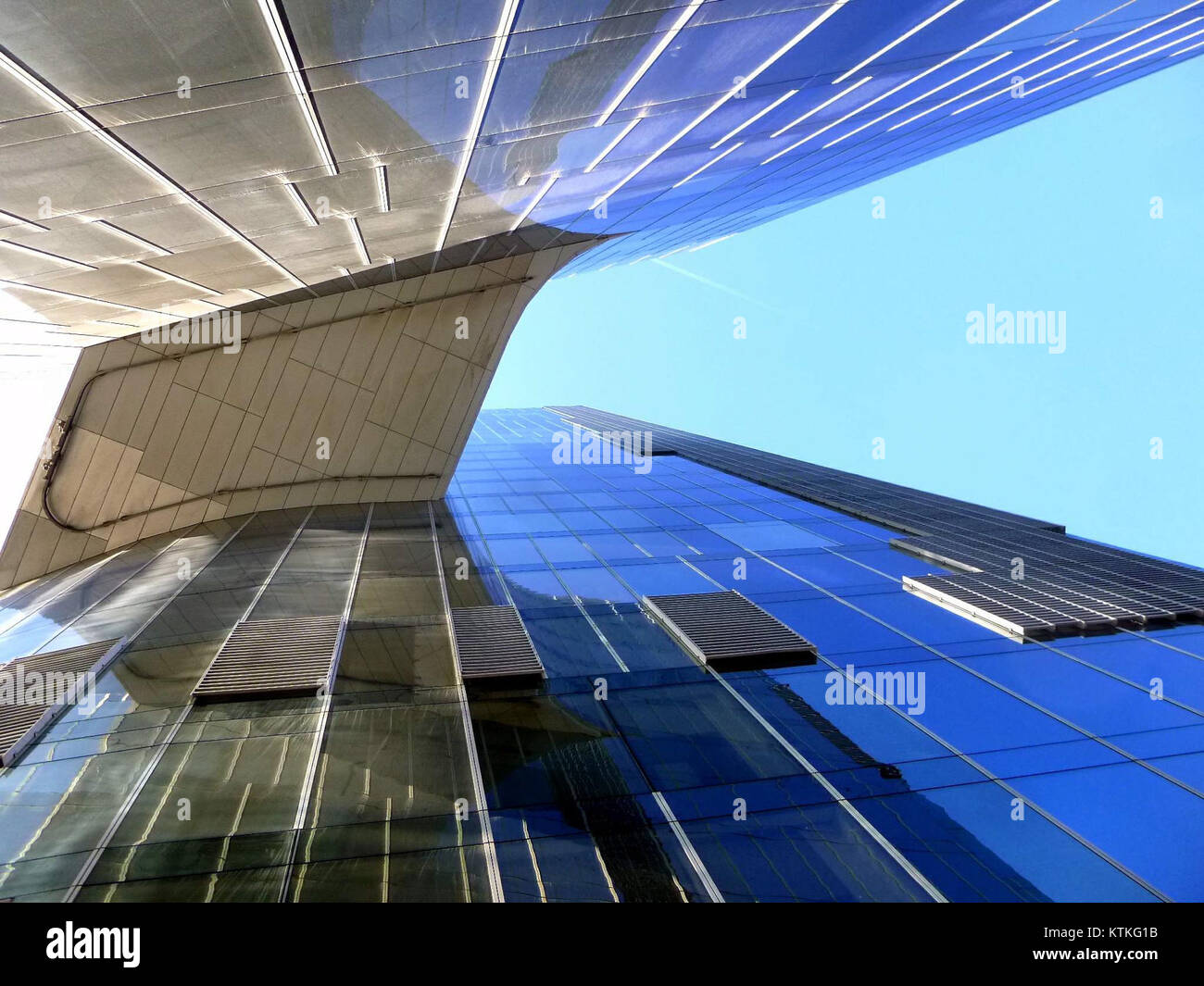 The Gas Natural Building, also known as Torre Mare Nostrum, is a ...