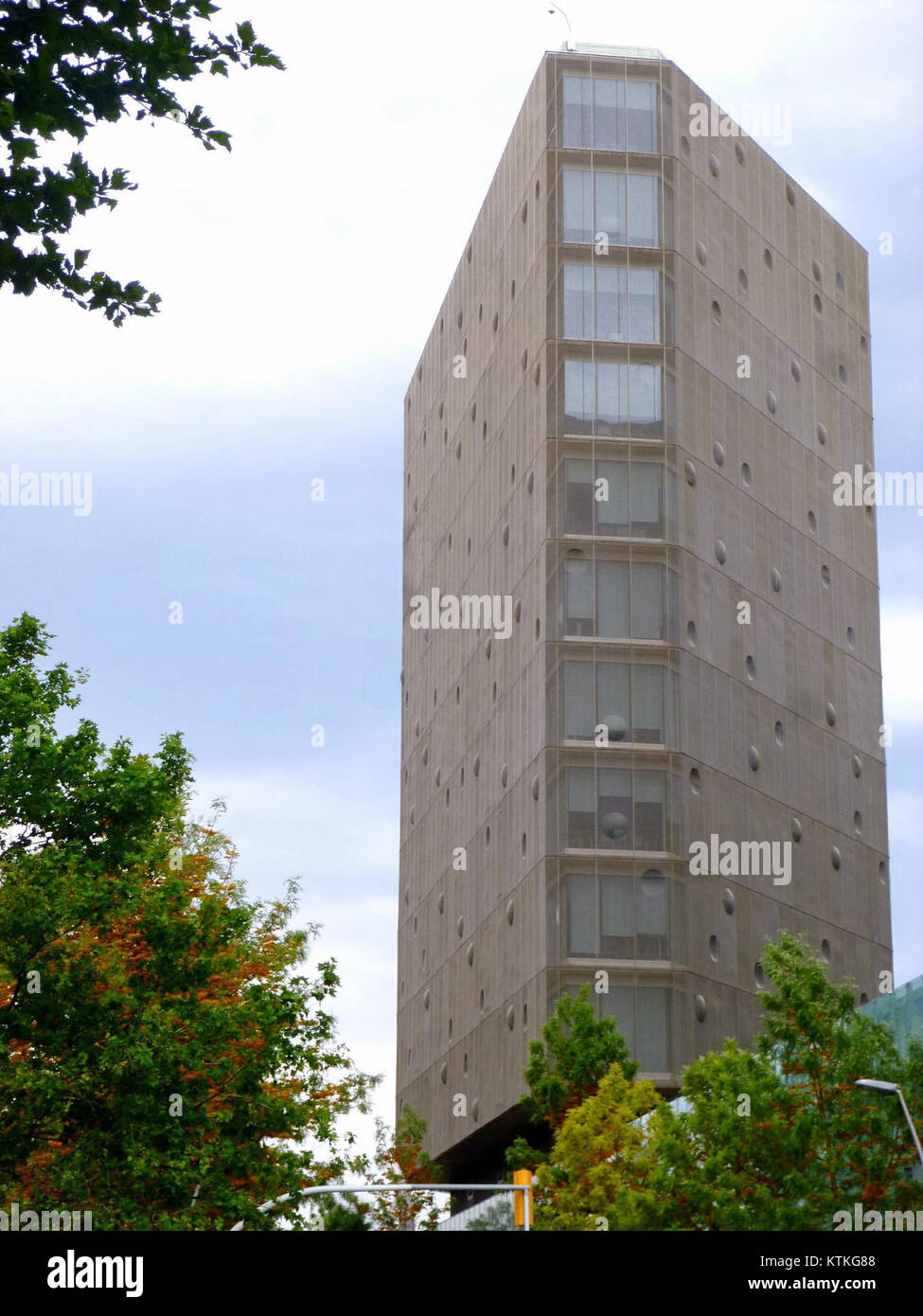 The Edifici Indra is a twelve-story corporate office building located ...