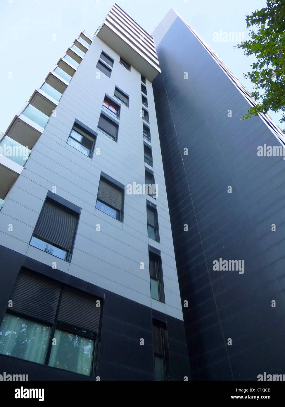 The Edifici Diagonal Sol 2 is a modern building located in Barcelona ...