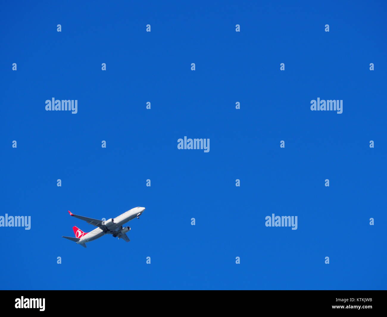 Airplane take off blue hi-res stock photography and images - Alamy