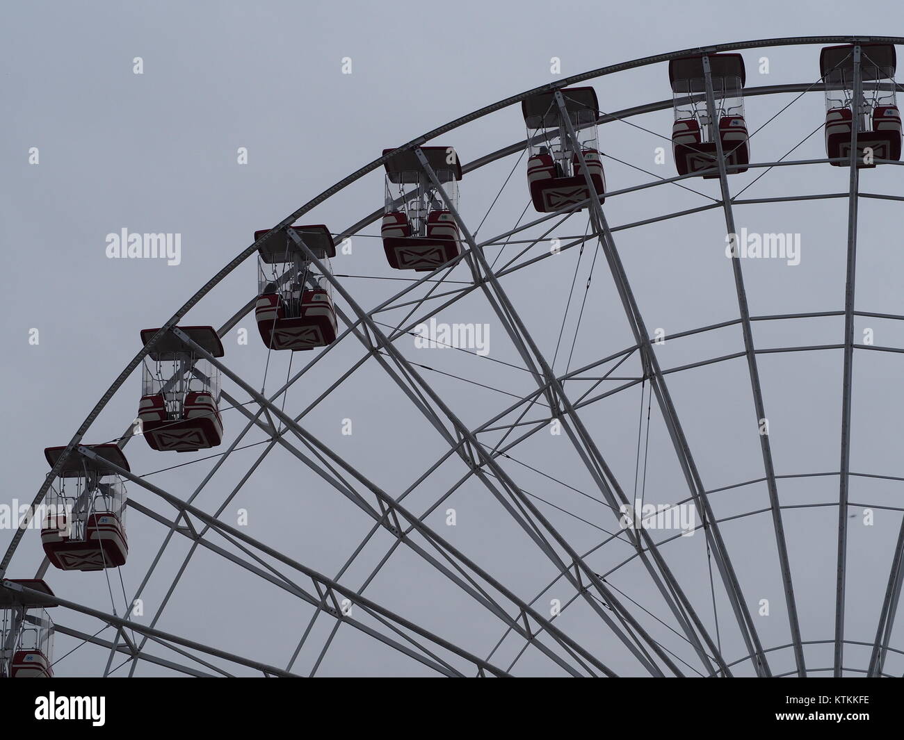 ferris wheel at amusement park Stock Photo - Alamy