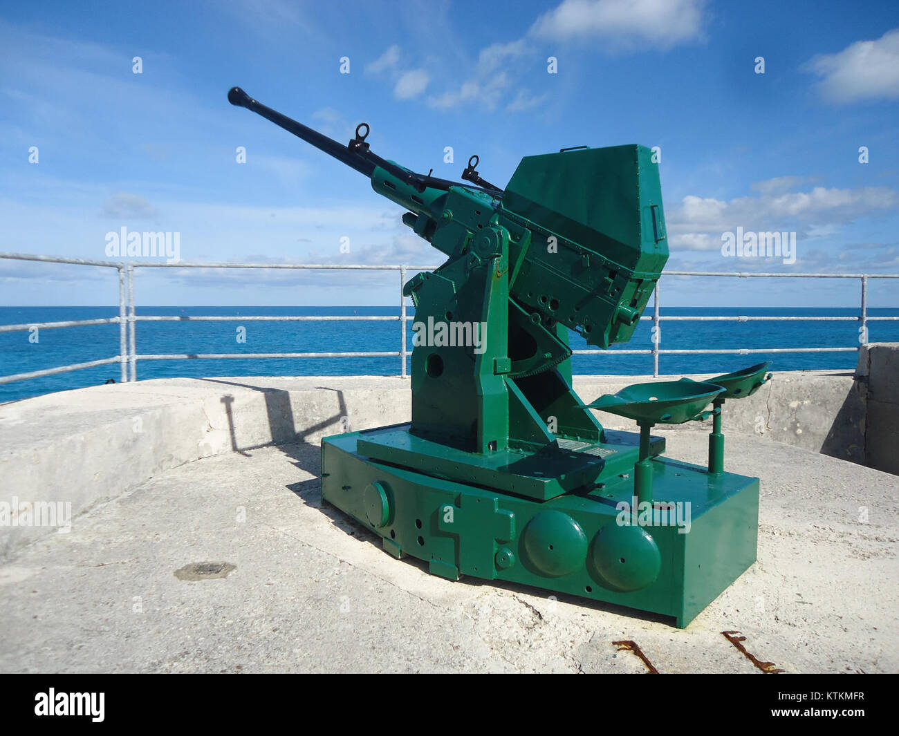 Bermuda (UK) image number 143 Bofors anti aircraft gun WW2 vintage ...