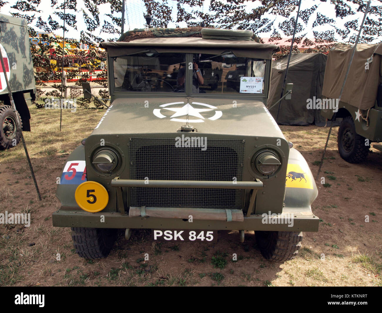 A photograph of a Bedford MW vehicle, model Z4904377, showcasing its ...