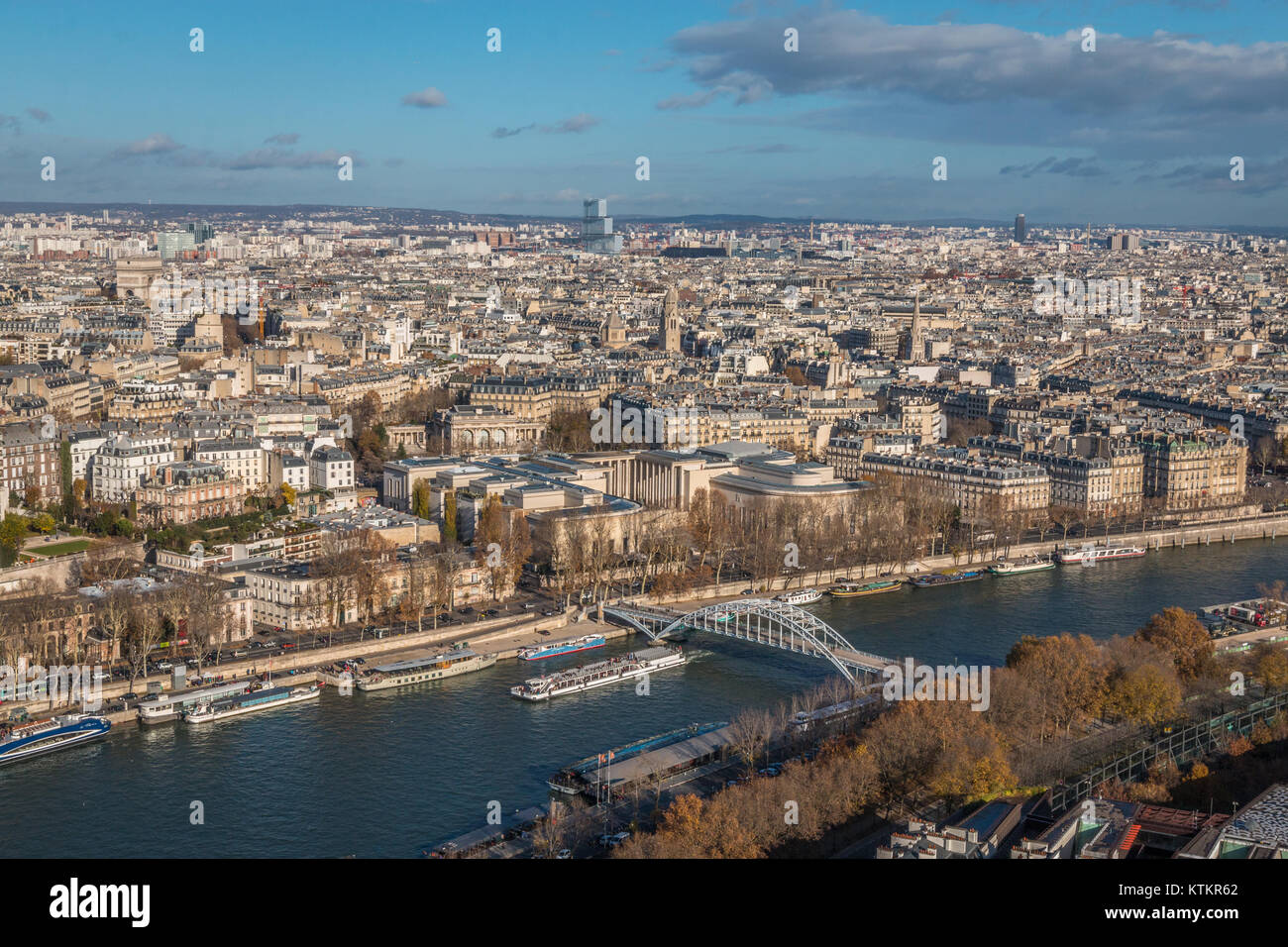 Paris skyline city hi-res stock photography and images - Alamy