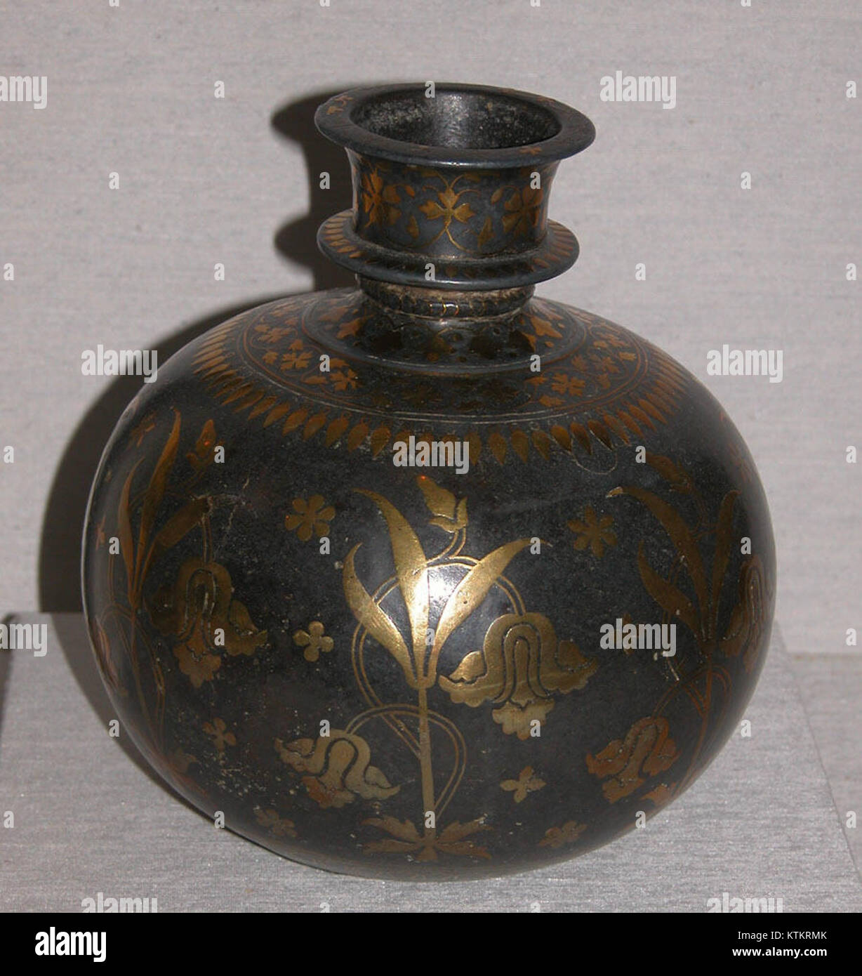 Huqqa pipe hi-res stock photography and images - Alamy